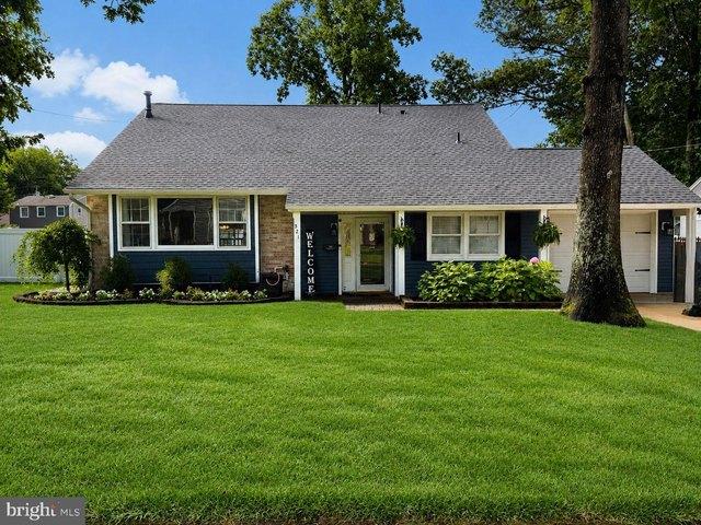 521 Revere Dr, Blackwood, NJ 08012