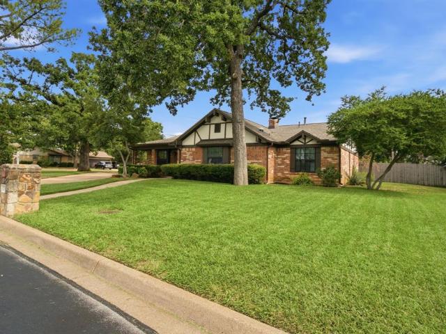 521 W Louella Drive