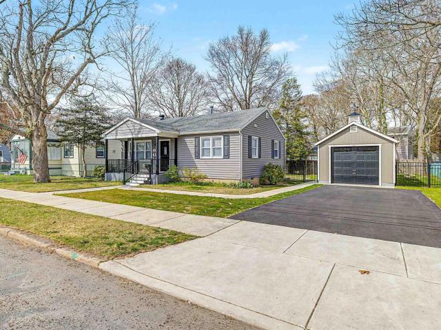 521 W New York Ave