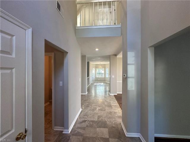 521 Windward DR