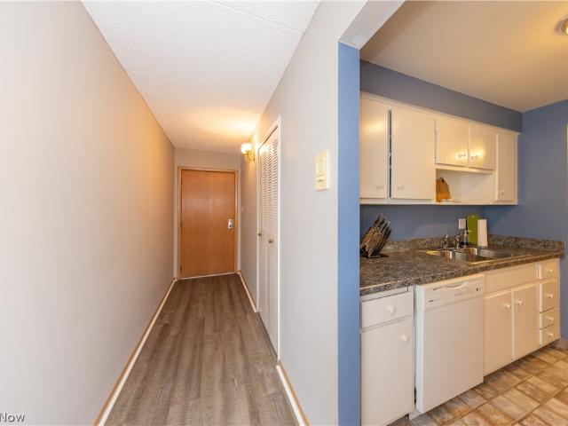521 Tollis Parkway 288