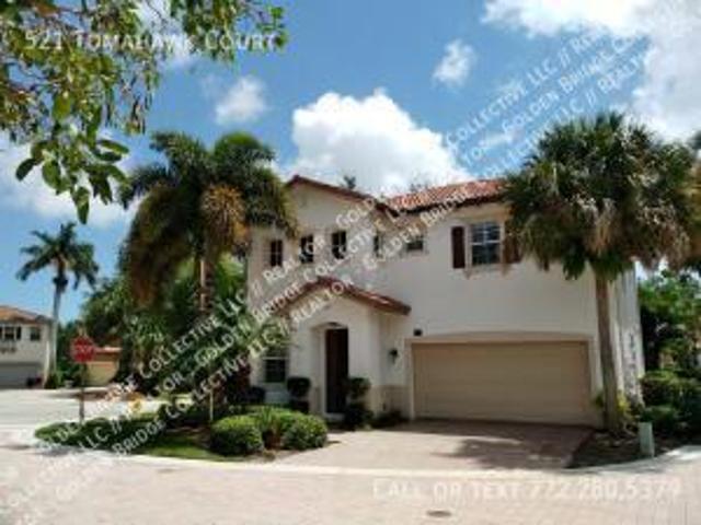 521 Tomahawk Court, 3 beds, 2 full and 1 half baths