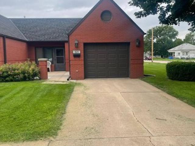 521 Tilden St, Holdrege, NE 68949