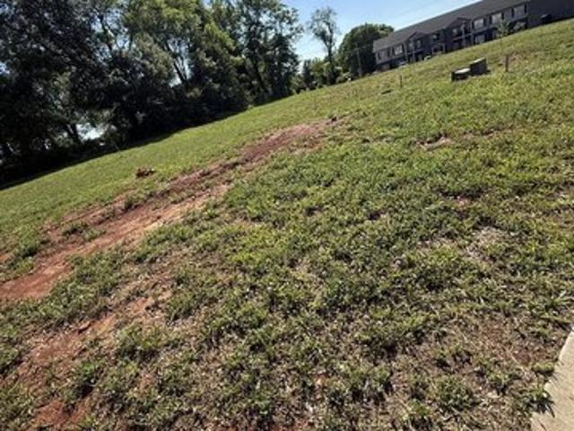 521 Yulan Cir, Bowling Green, KY 42104