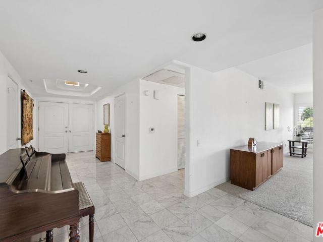 5224 Zelzah Avenue 209
