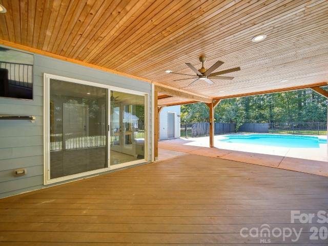 5225 Mayhew Country Drive