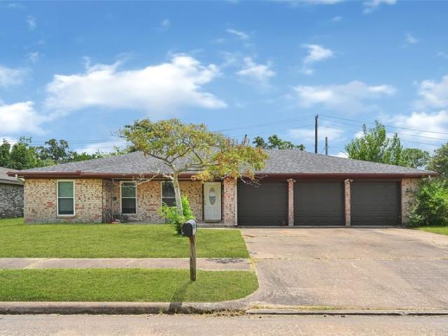 5225 Creekview Dr, La Porte, TX 77571