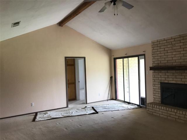 5225 Hunters Circle