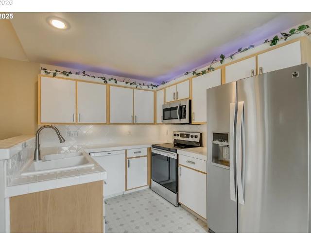 5225 jean rd