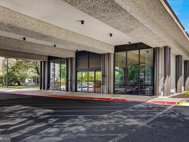 5225 Pooks Hill Road # 715N