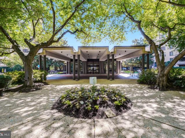 5225 Pooks Hill Road # 1015S