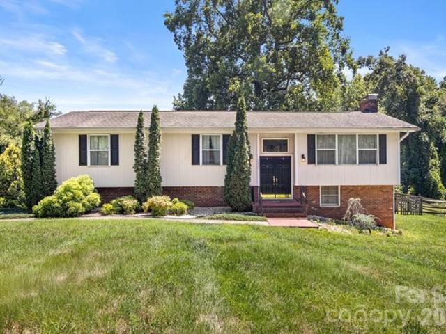 5225 Wolfe Rd, Hickory, NC 28601