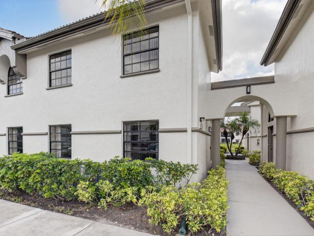 5226 Europa Dr, Unit H, Boynton Beach, FL 33437 | MLS #B26008