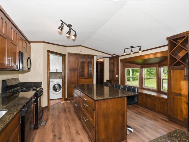 5226 E Lake Road