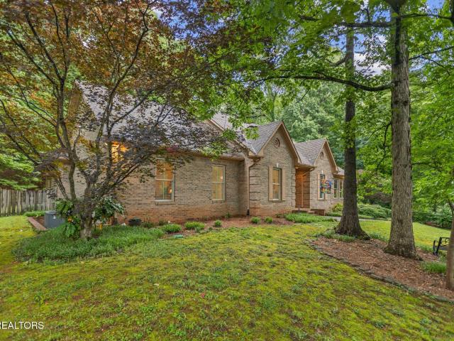 5227 Beverly Oaks Drive