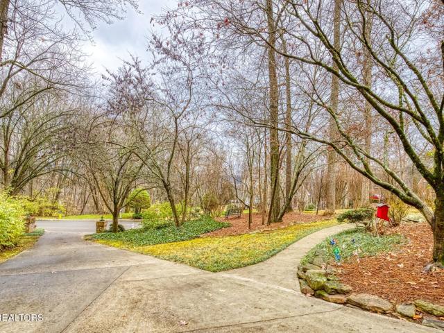 5227 Beverly Oaks Drive