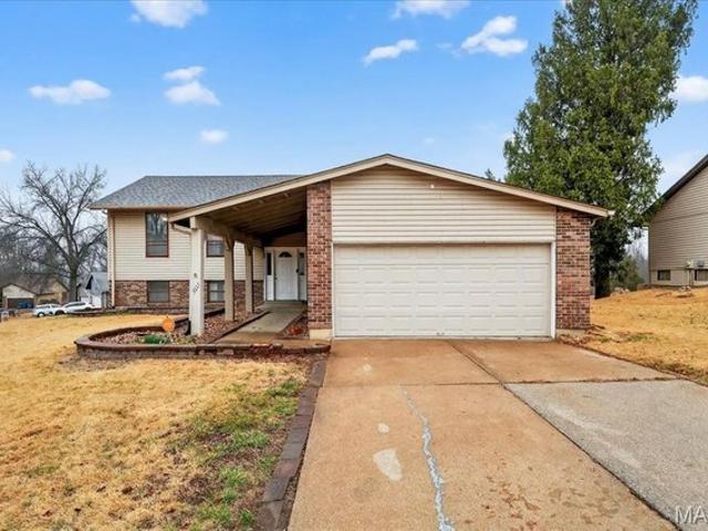 5227 Suntrail Dr, Black Jack, MO 63033