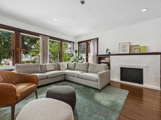 5227 W Berteau Avenue