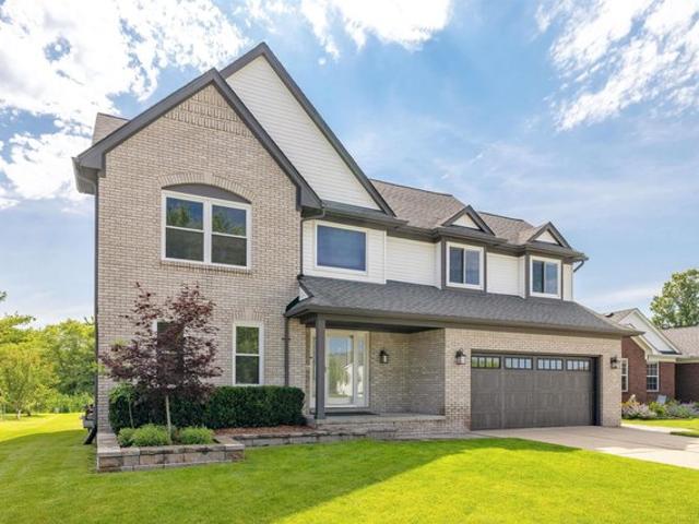 52282 Birch Ct, Chesterfield Township, MI 48047