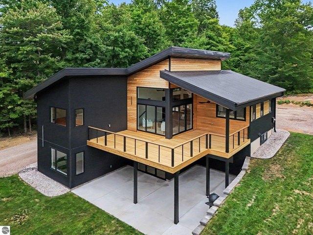 5228 Hanna Rd, Williamsburg, MI 49690