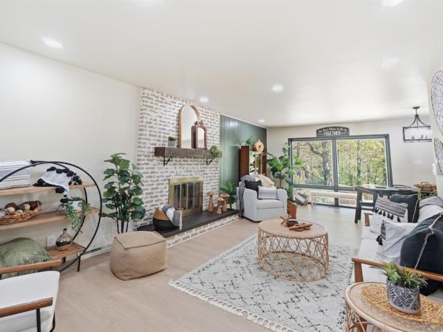 5228 Ponderosa Drive