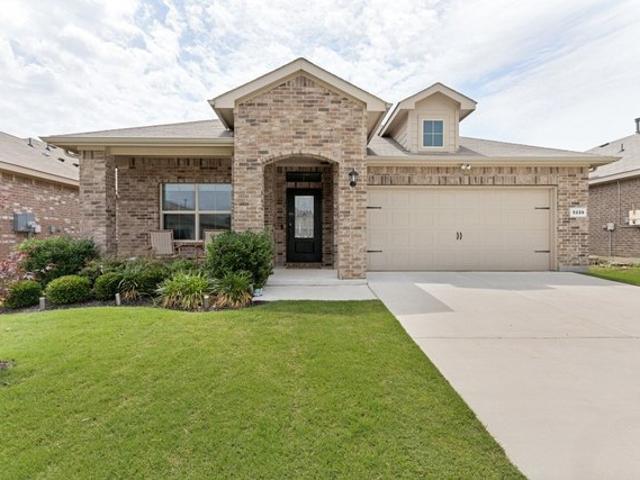 5229 Blue Night Dr, Fort Worth, TX 76179