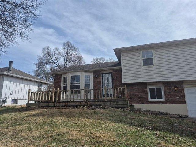 5229 Lakewood St, Kansas City, KS 66106