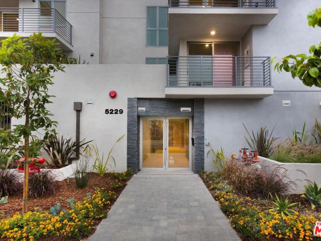 5229 Willowcrest Ave, Unit 402, North Hollywood, CA 91601 | MLS #26723 | Compass