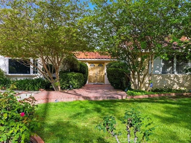 5220 Collier Pl, Woodland Hills, CA 91364 | MLS #SR26067 | Compass