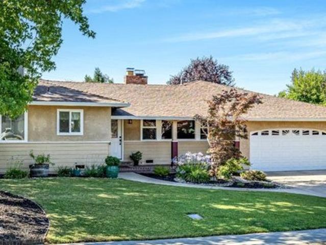 5220 Glancy Dr, Carmichael, CA 95608