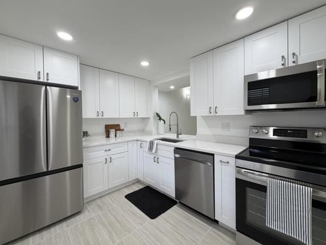 5220 Las Verdes Cir Apt 317, Delray Beach, FL 33484