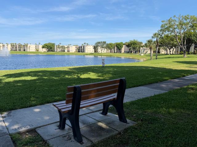 5220 Las Verdes Cir, Unit 317, Delray Beach, FL 33484 | MLS #B26029