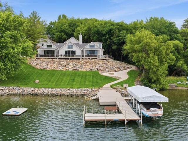 5220 Panorama Pt, Panora, IA 50216