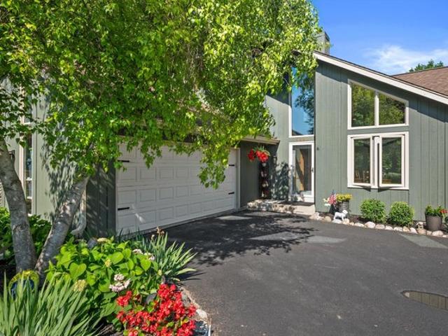 5220 S Skyline Dr, New Berlin, WI 53151