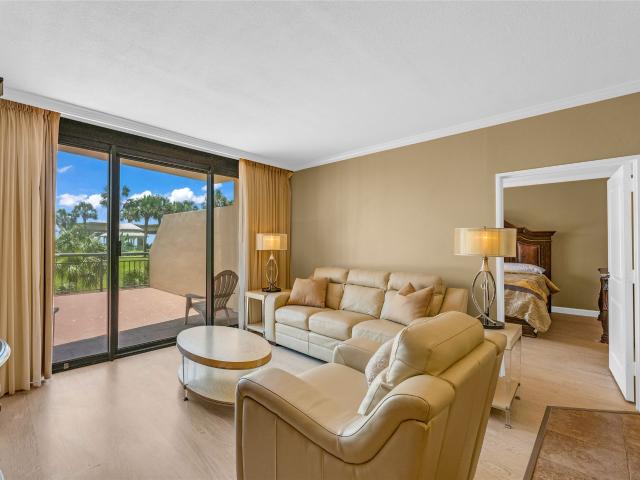 5220 Seawall Boulevard 332/333