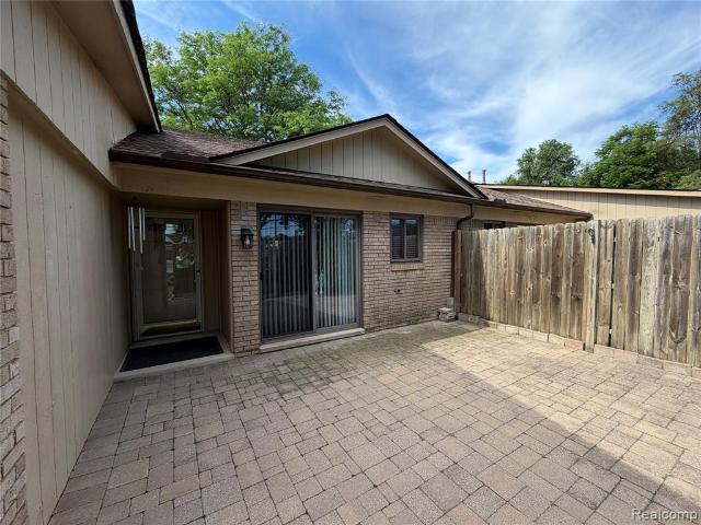 5220 W Utica Road