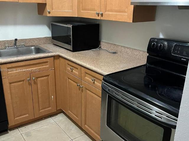5221 Geneva Ct, Unit 302, Doral, FL 33166 | MLS #A11949 | Compass