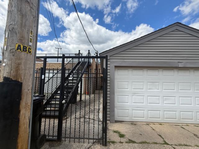5221 W Belmont Avenue # 2R