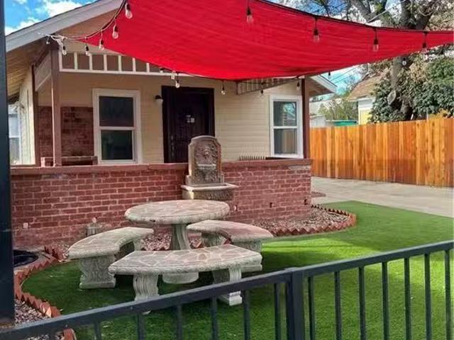 52221909 1527 Navarro Ave