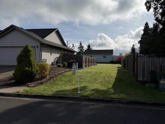 522 12th St, Aumsville, OR 97325