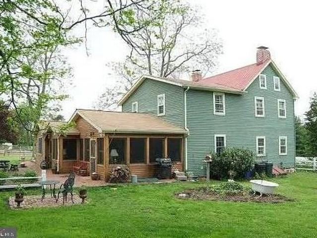 522 Creek Rd, Moorestown, NJ 08057