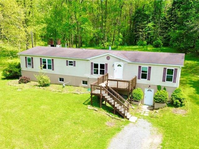 522 Gardner Stop Rd, New Castle, PA 16101