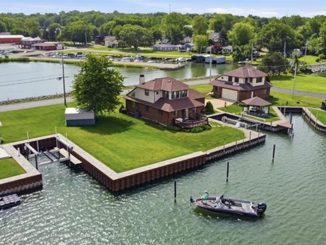 522 Gravel Bar Rd, Marblehead, OH 43440