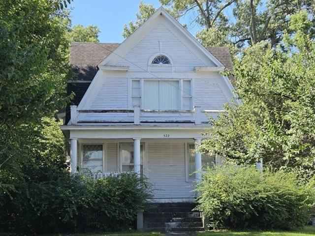 522 E Main St, Benton, IL 62812