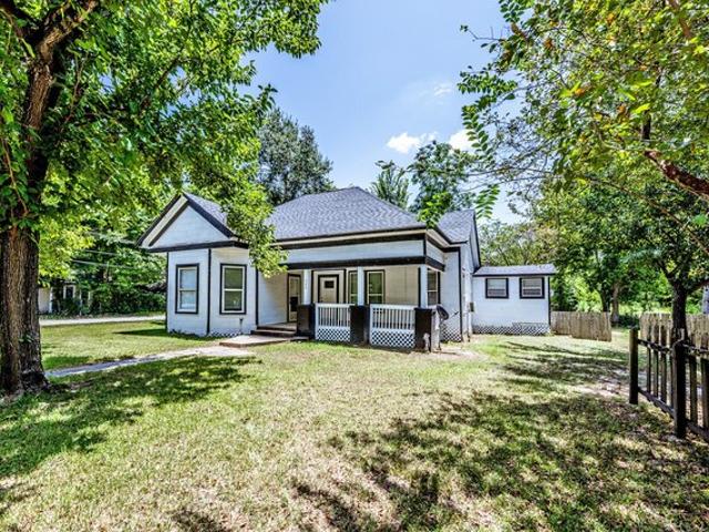 522 E Morris St, Madisonville, TX 77864