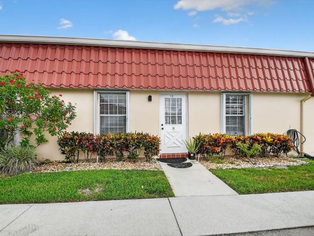 522 Franconia Cir, Unit A, Lake Worth, FL 33467 | MLS #R11113 | Compass