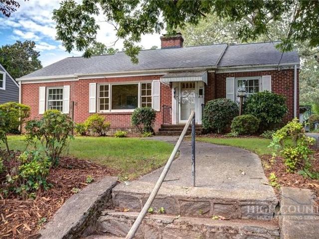 522 Kentwood St SW, Lenoir, NC 28645