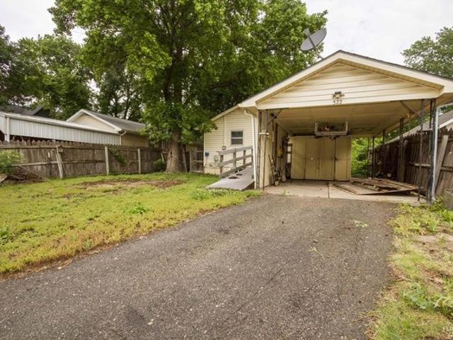 522 Lane St, Clay Center, KS 67432