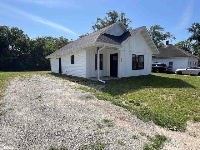 522 S 3rd St, Albia, IA 52531