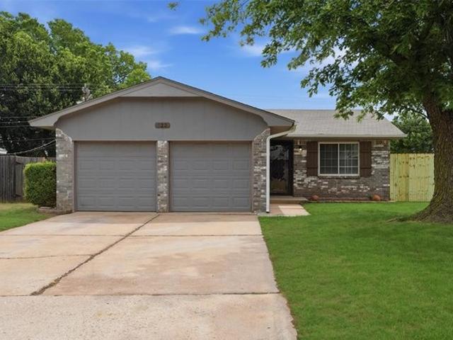 522 S Meadow Ln, Mustang, OK 73064